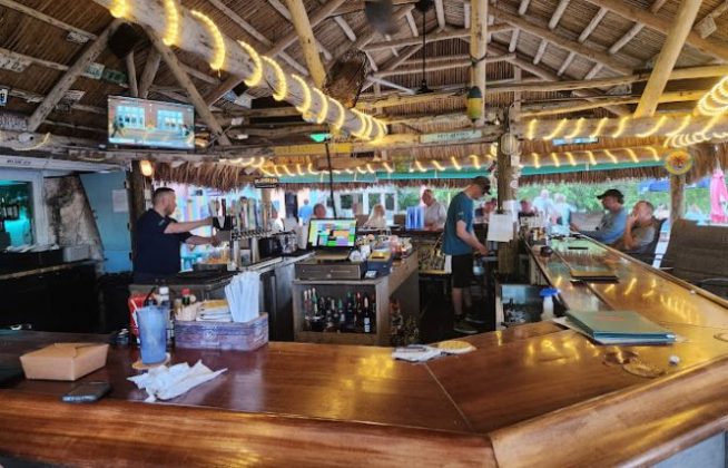 15 Best Restaurants in The Florida Keys - Where to Eat - Traveladvo